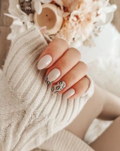 20+ Creatiʋe Ideas for Neutral Nails that Rock: Beige Nails with Design ...
